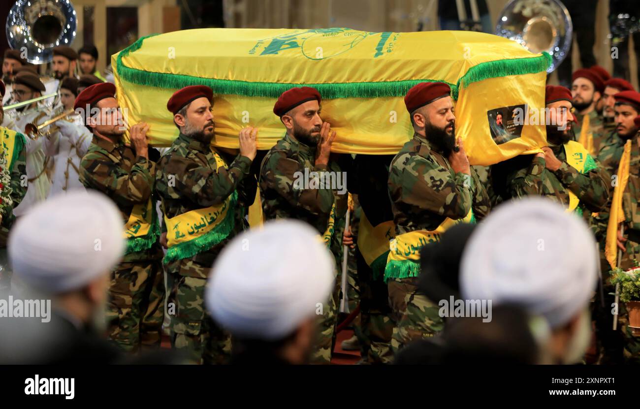 Beirut, Libanon. August 2024. Mitglieder der Hisbollah nehmen am 1 ...