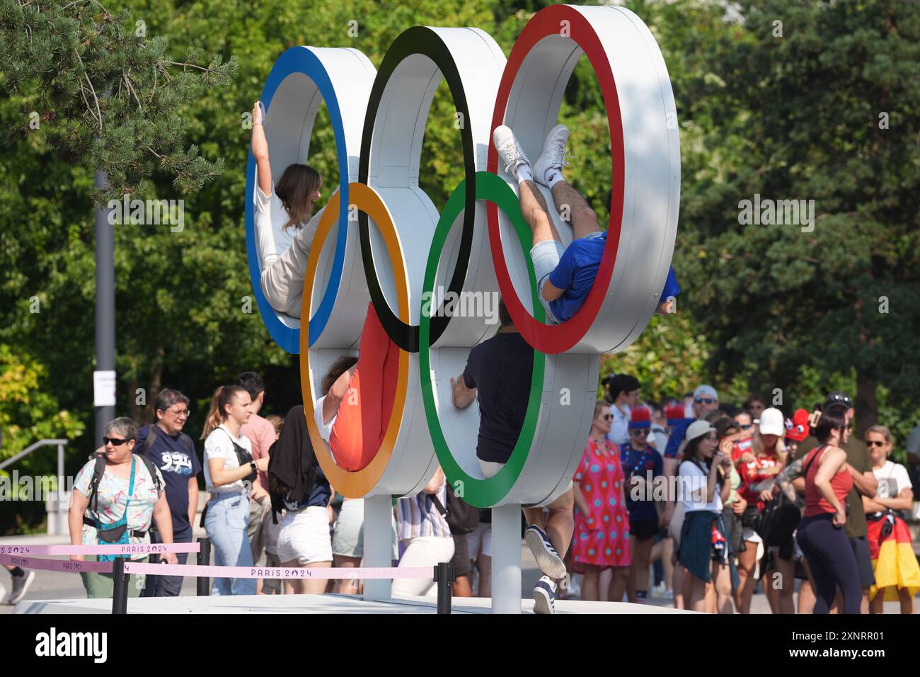 Paris, Frankreich. August 2024. Olympia, Paris 2024, Zuschauer lassen sich in den Olympischen ...