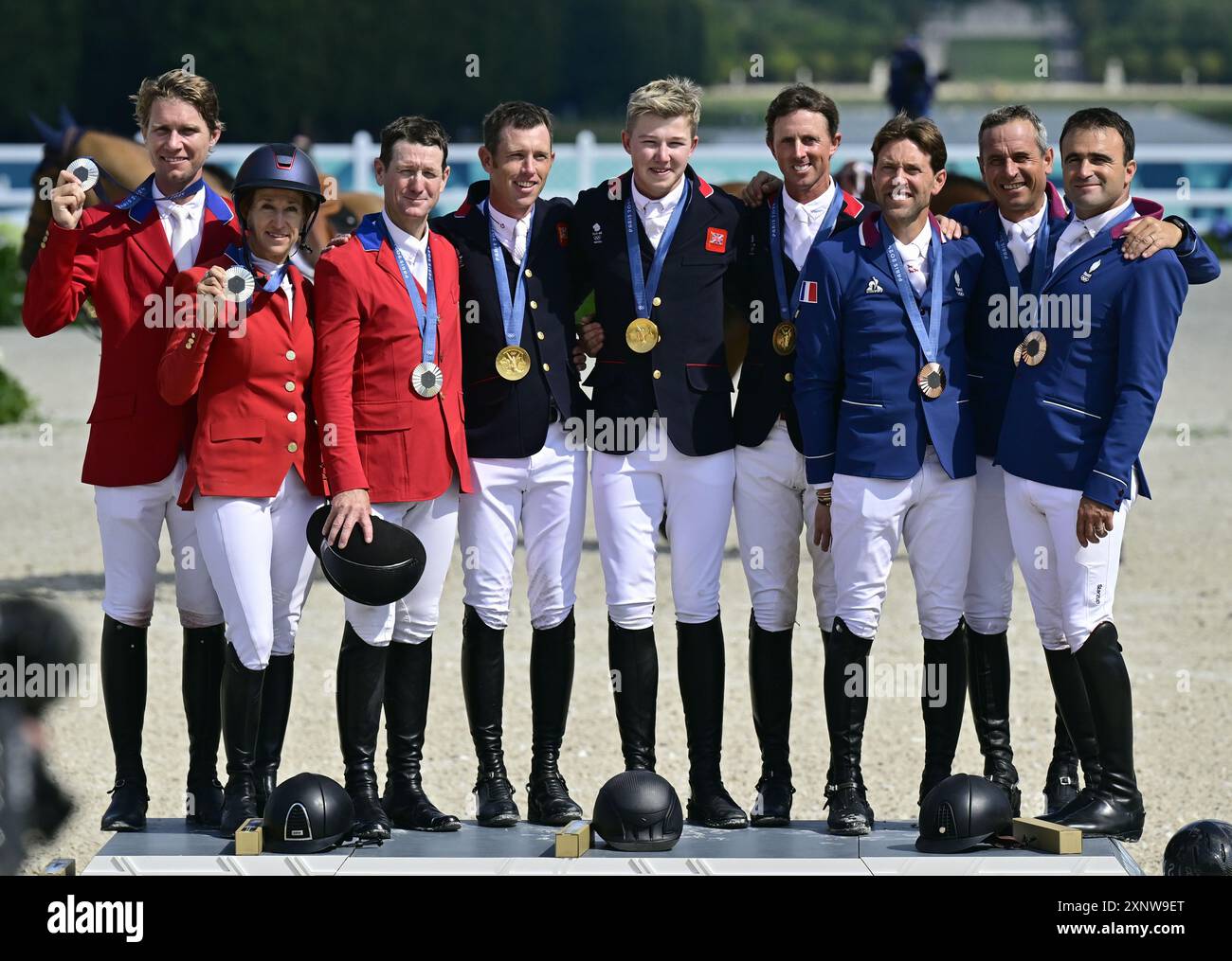 Paris, Frankreich. August 2024. USA Karl Cook, Laura Kraut, McLain Ward ...