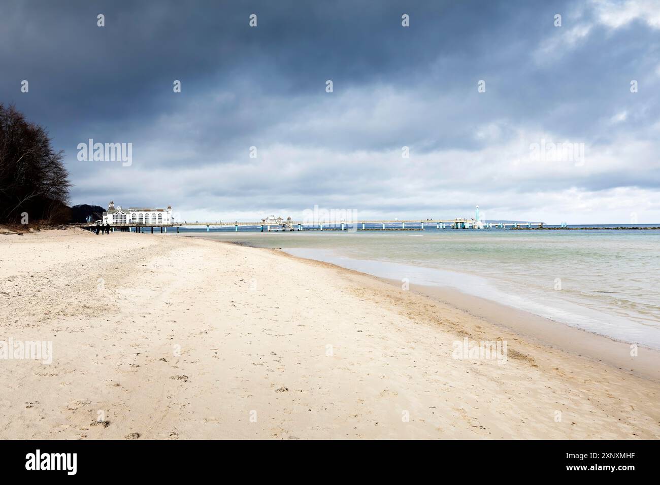Sandstrand in der ferne -Fotos und -Bildmaterial in hoher Auflösung – Alamy