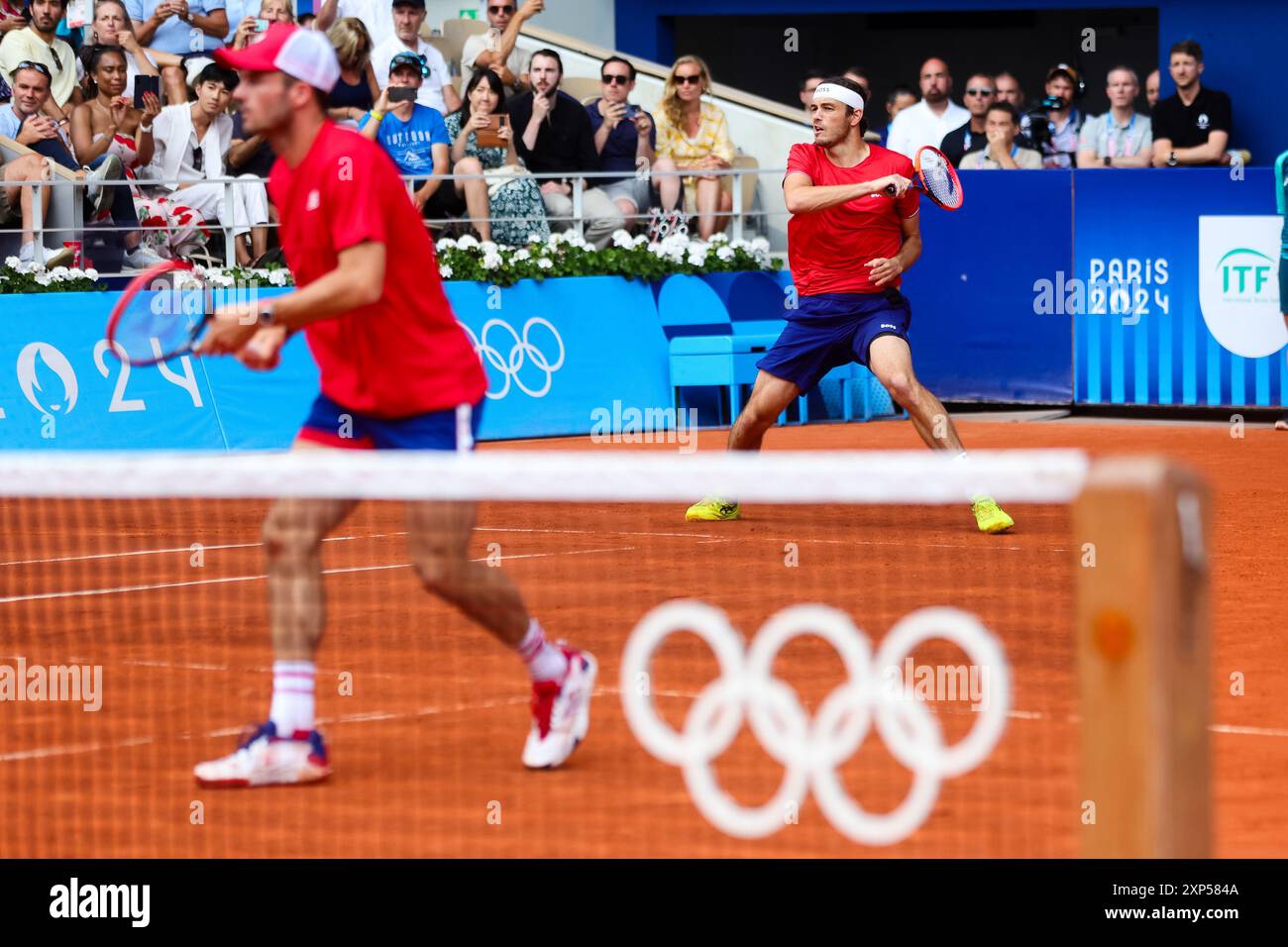 Paris, Frankreich, 3. August 2024. Taylor Fritz und Tommy Paul aus den USA in Aktion während der ...