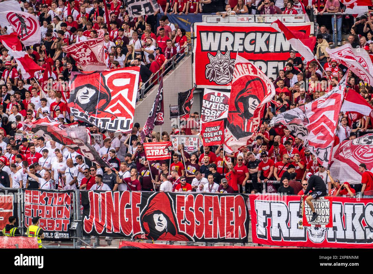 Das Fußballstadion von Rot-Weiss Essen, 3. Liga, Stadion an der ...