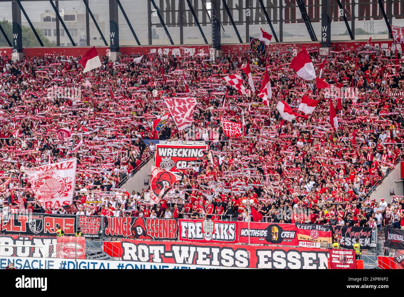 Das Fußballstadion von Rot-Weiss Essen, 3. Liga, Stadion an der ...