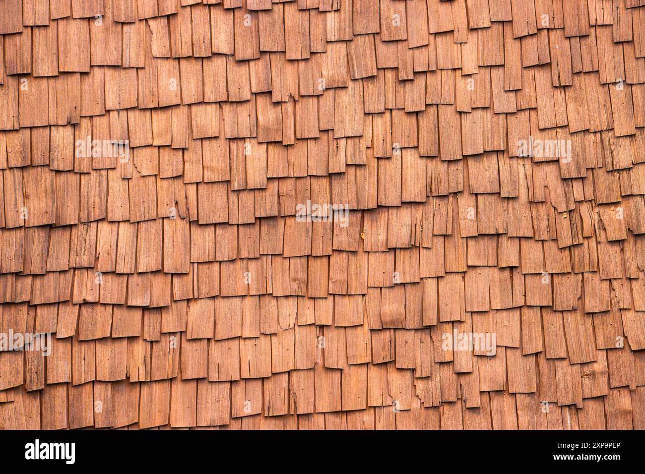 Fassade mit holzschindeln -Fotos und -Bildmaterial in hoher Auflösung ...