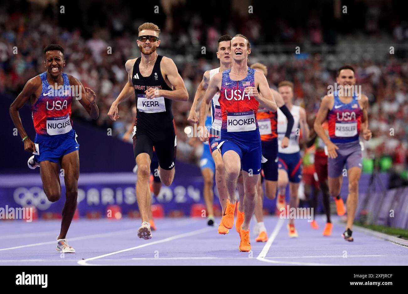 Cole Hocker feiert am elften Tag der Olympischen Spiele 2024 in ...