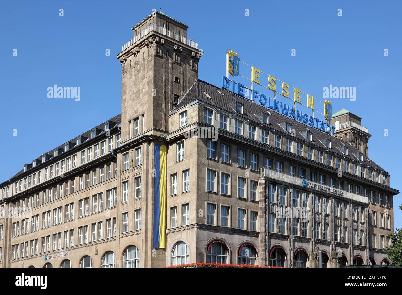 Essen im Zentrum des Ruhrgebiets Blick auf den traditionellen Hotel ...