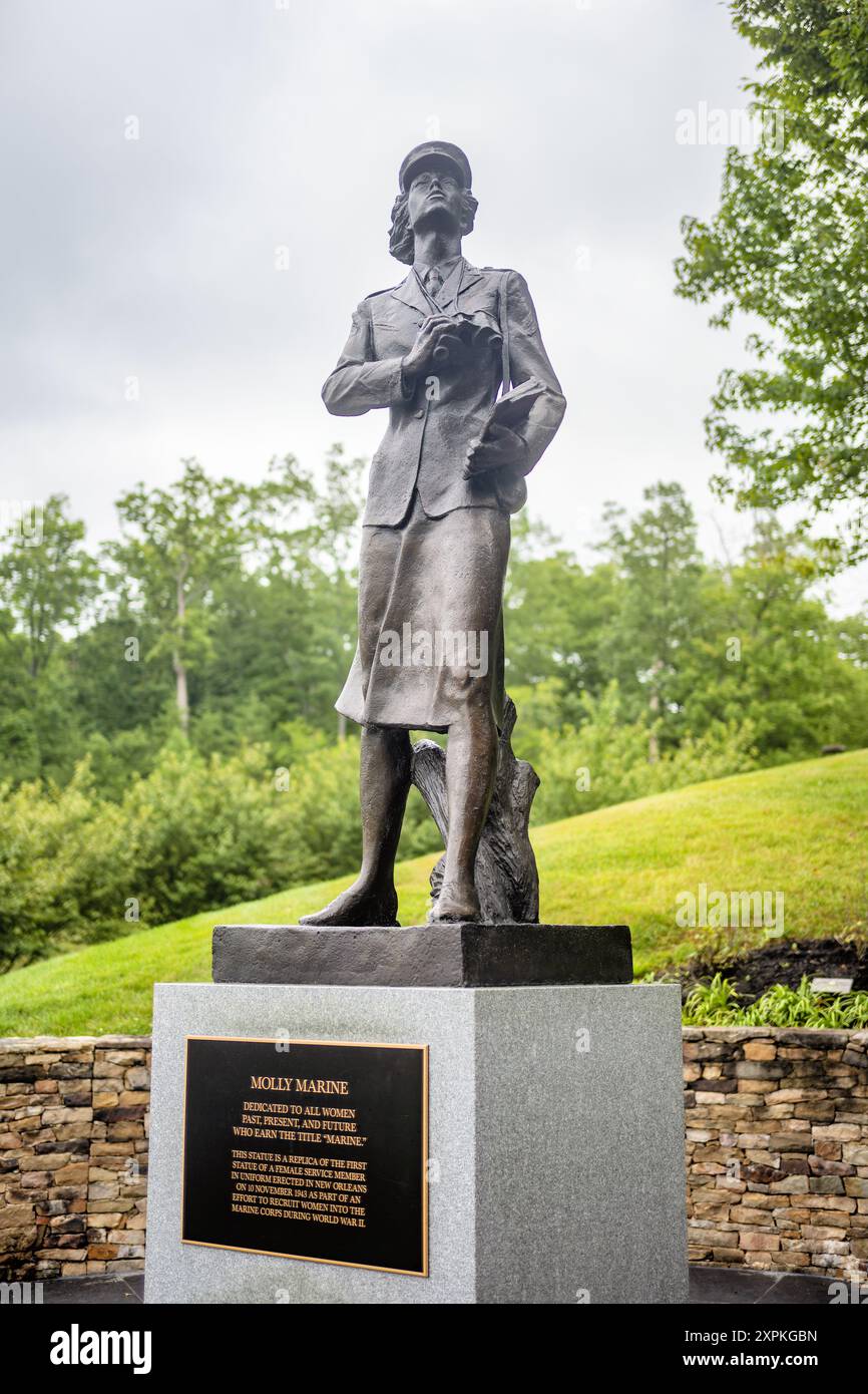 TRIANGLE, Virginia, USA – die Molly Marine Statue steht auf dem Gelände ...