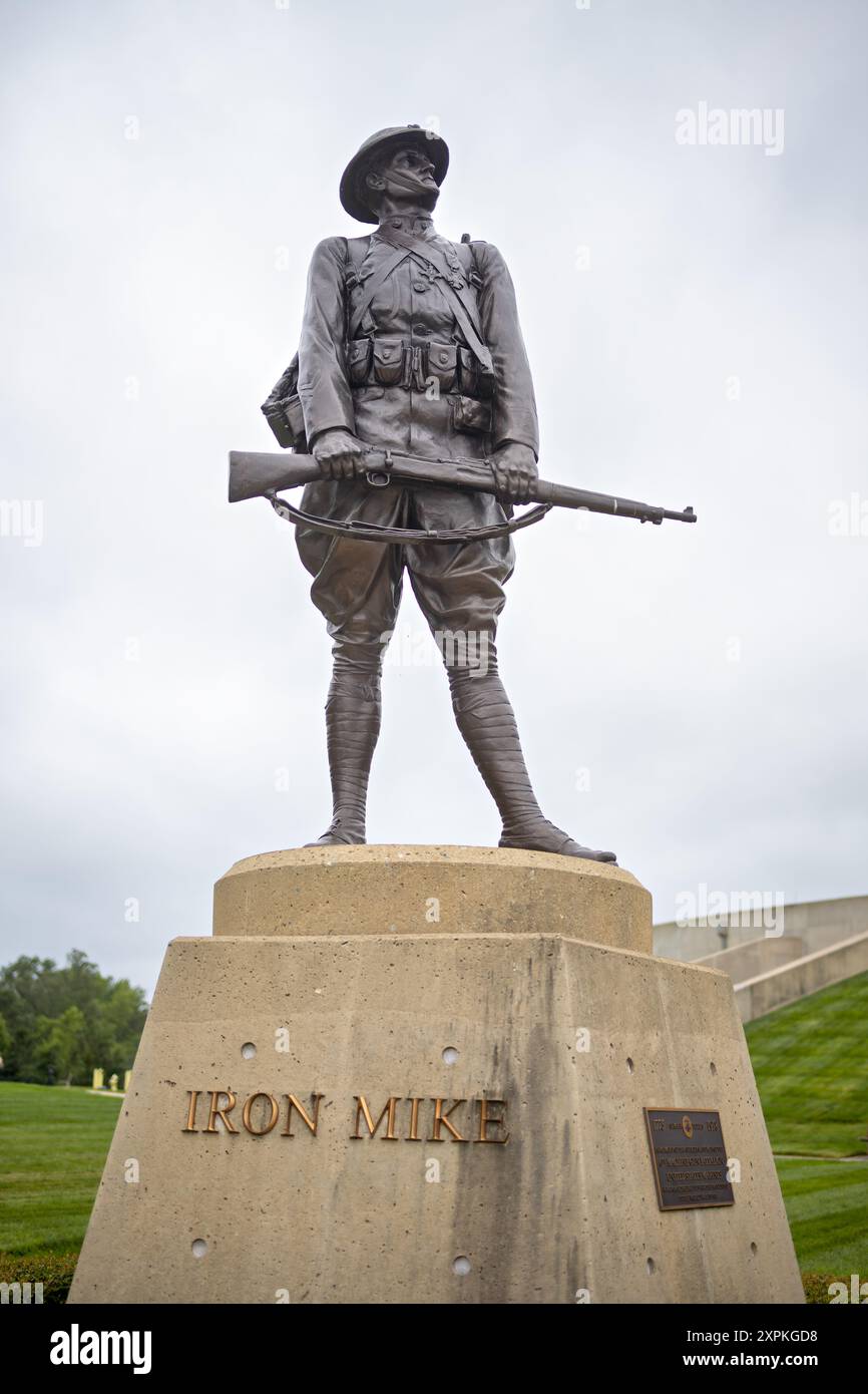 TRIANGLE, Virginia, USA – die „Iron Mike“-Statue steht auf dem Gelände ...