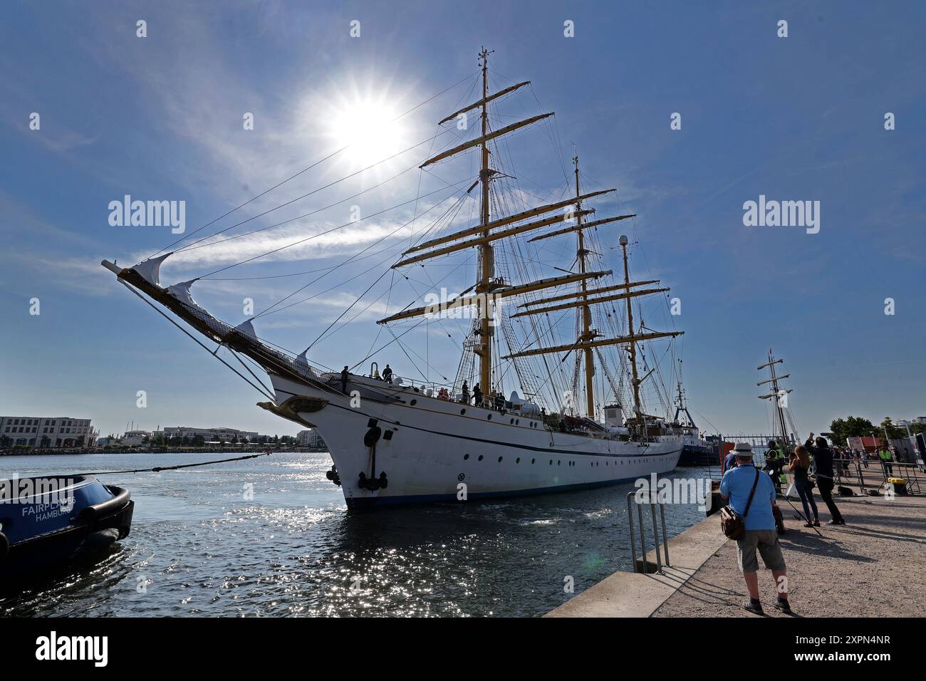 07. August 2024, Mecklenburg-Vorpommern, Warnemünde: Die Gorch Fock ...
