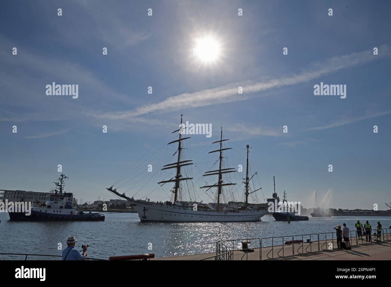 07. August 2024, Mecklenburg-Vorpommern, Warnemünde: Die Gorch Fock ...