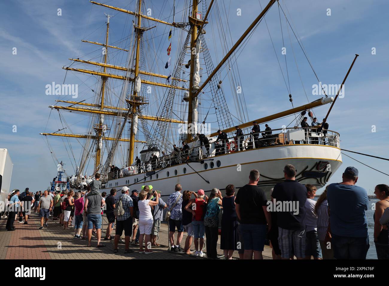 07. August 2024, Mecklenburg-Vorpommern, Warnemünde: Die Gorch Fock ...