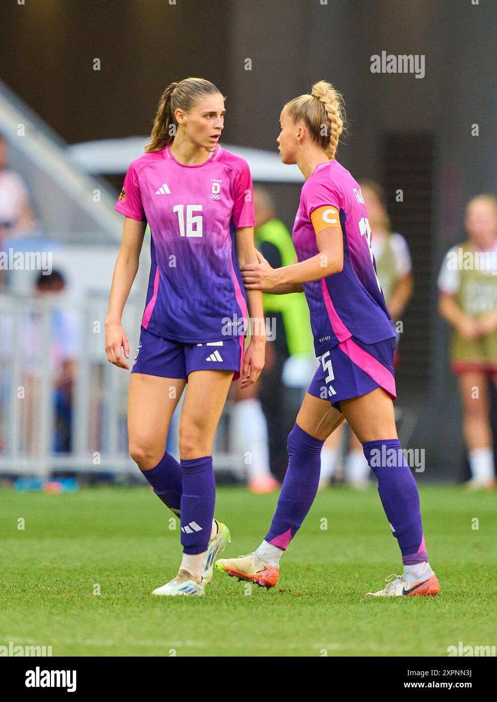 Jule Brand, DFB Frauen 16 Giulia Gwinn, DFB Frauen 15 beim Olympischen ...