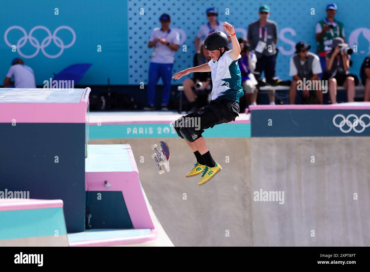 Paris, Frankreich, 7. August 2024. Keefer Wilson aus Australien wärmt ...