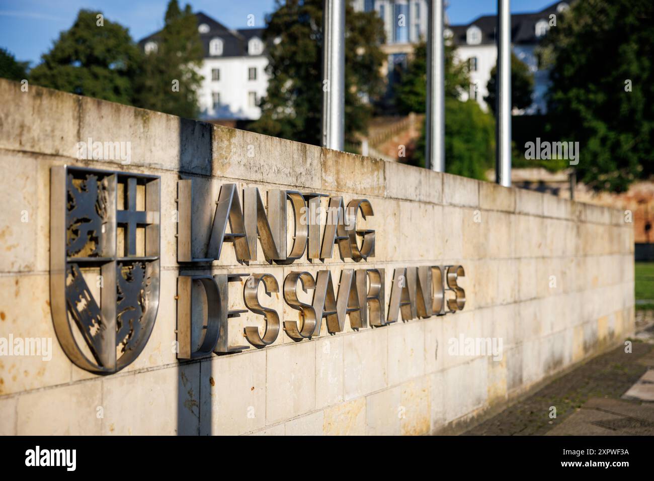 06. August 2024, Saarland, Saarbrücken: „Landtag des Saarlandes“ steht ...