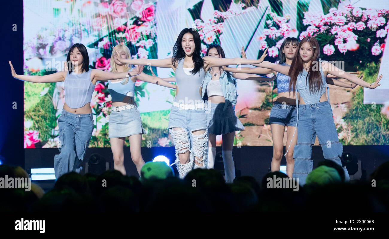7. August 2024 - Goyang, Südkorea: Die K-Pop Girl-Gruppe WEEEKLY tritt am 7. August 2024 im MBC ...