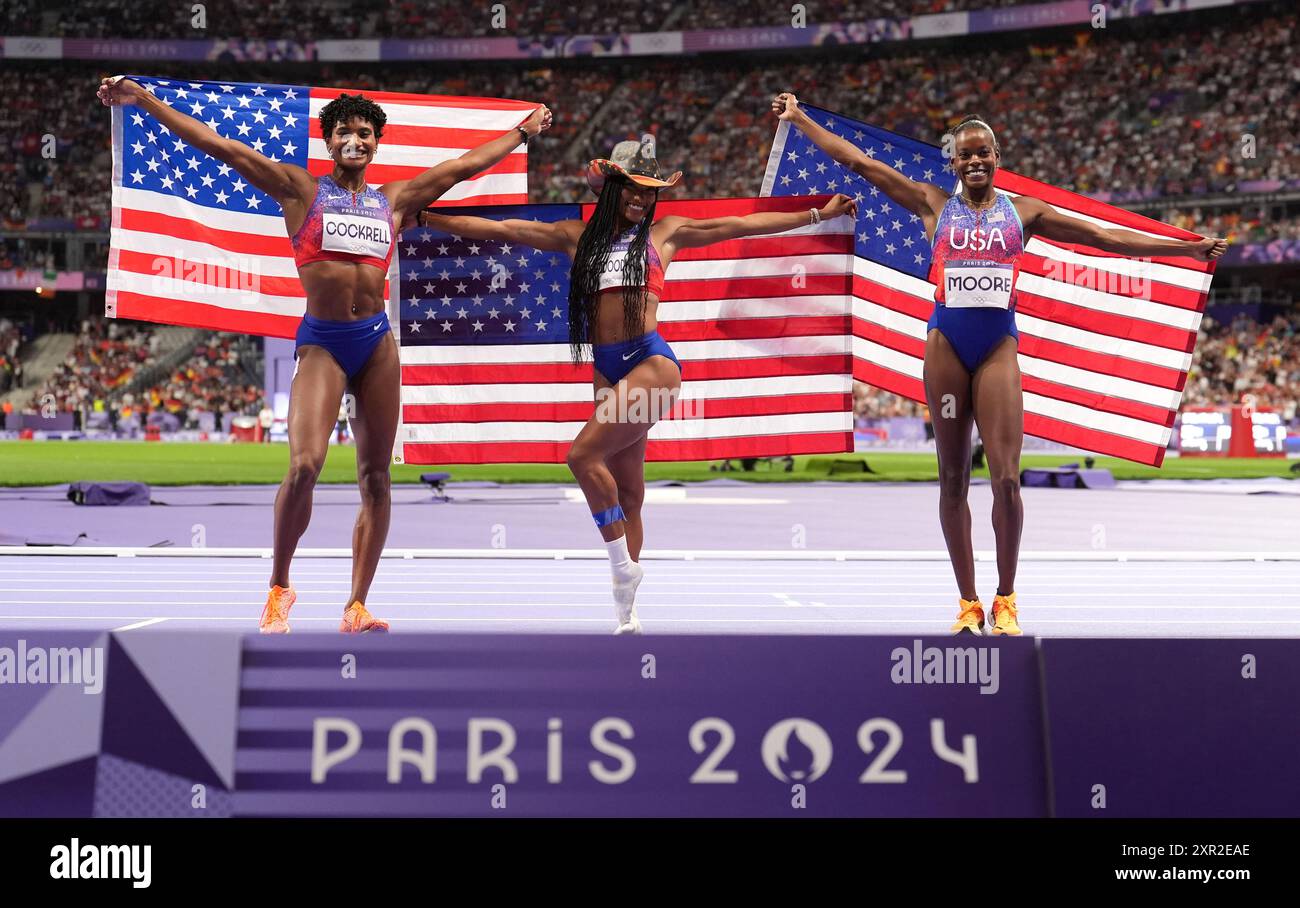 Die US-amerikanische Tara Davis-Woodhall (Mitte) feiert den Sieg im ...