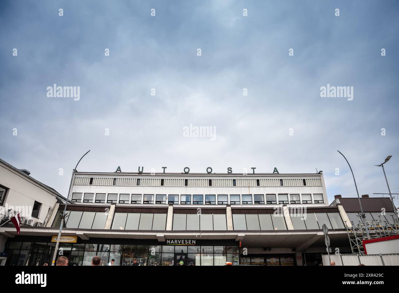 Bild der Hauptfassade von Riga Autoosta oder riga Busbahnhof. Der Riga ...