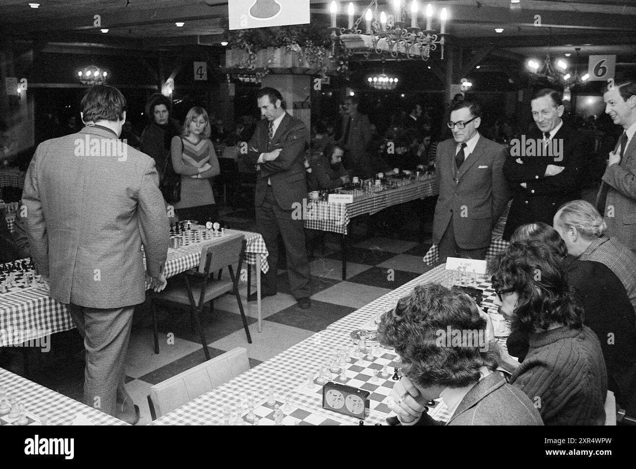 Eröffnung Simultanschach, V&D, Haarlem, Schach, 07-02-1974, Whizgle ...