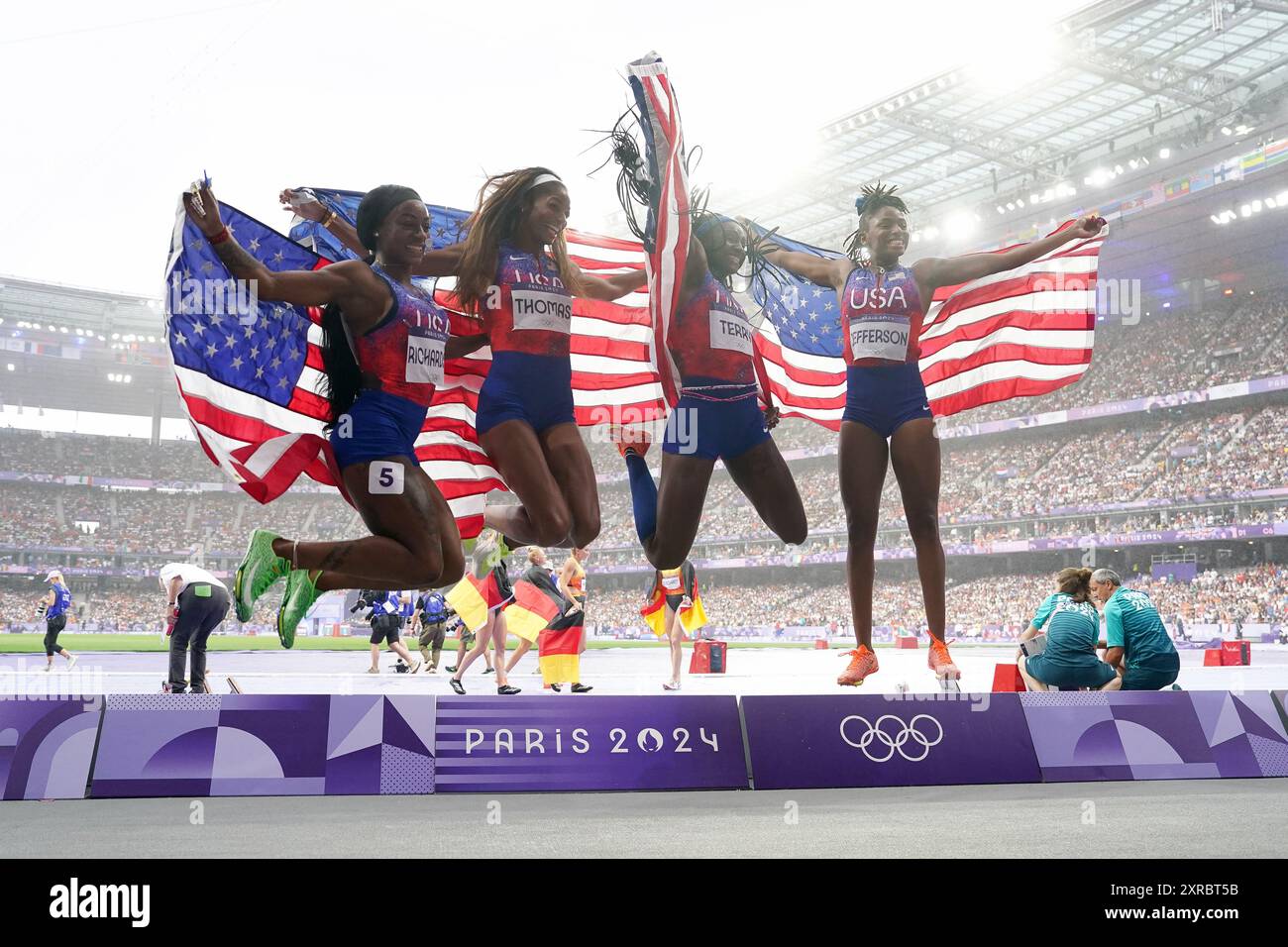 (Von links nach rechts) die US-amerikanischen Sha'carri Richardson ...