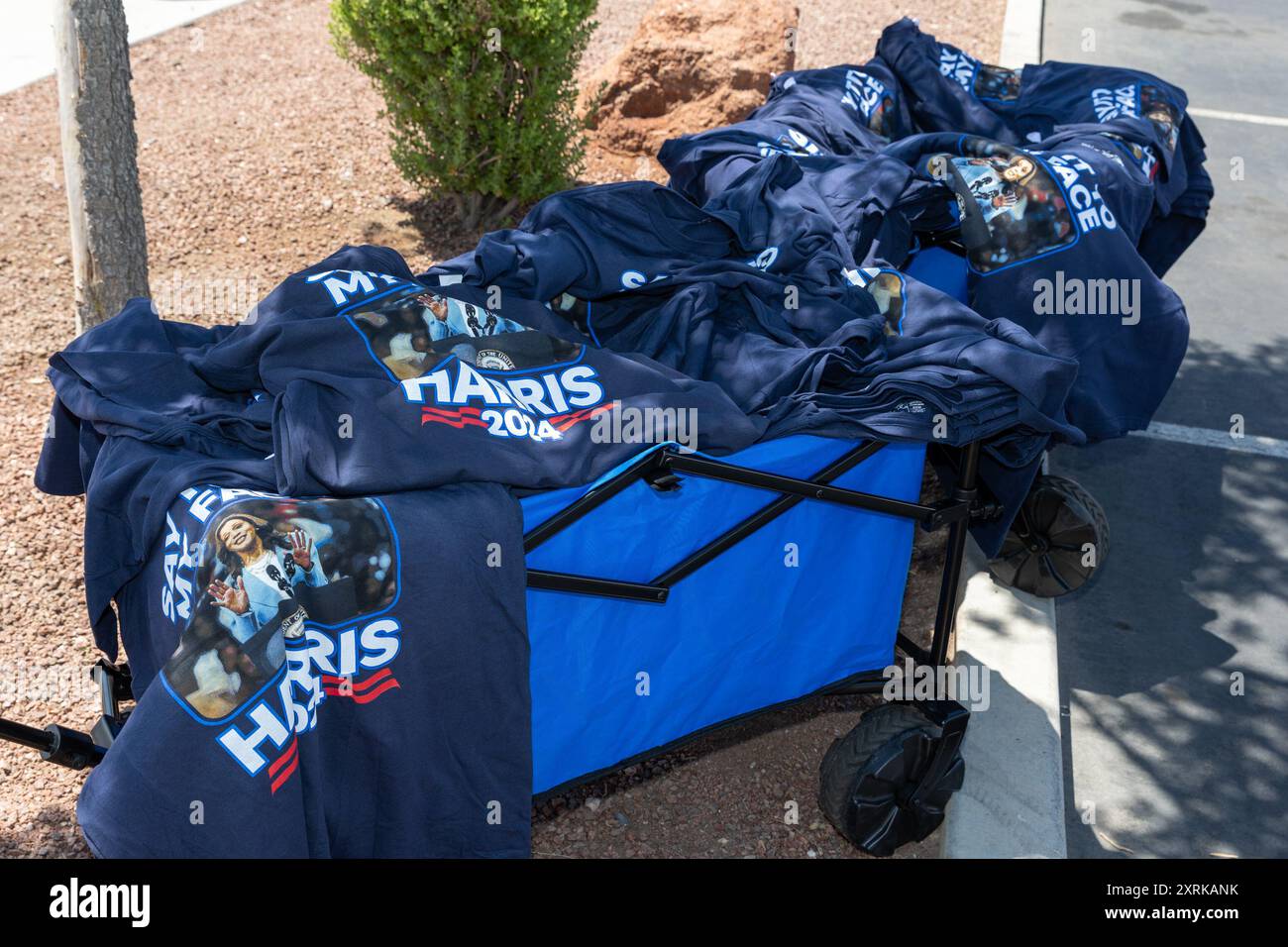 Harris merchandise -Fotos und -Bildmaterial in hoher Auflösung – Alamy