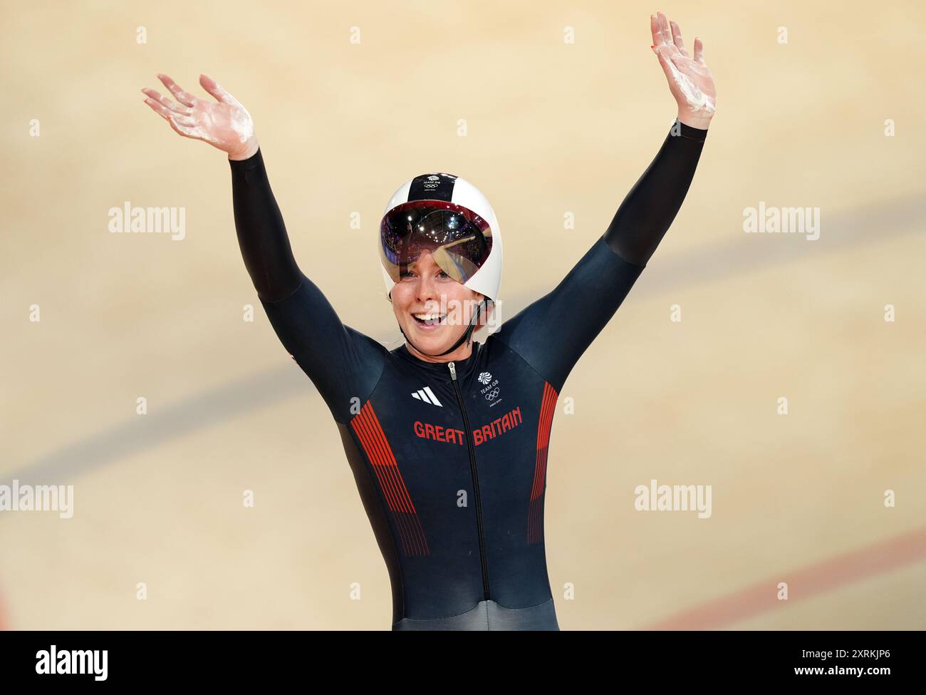 Die britische Emma Finucane feiert am 16. Tag der Olympischen Spiele ...