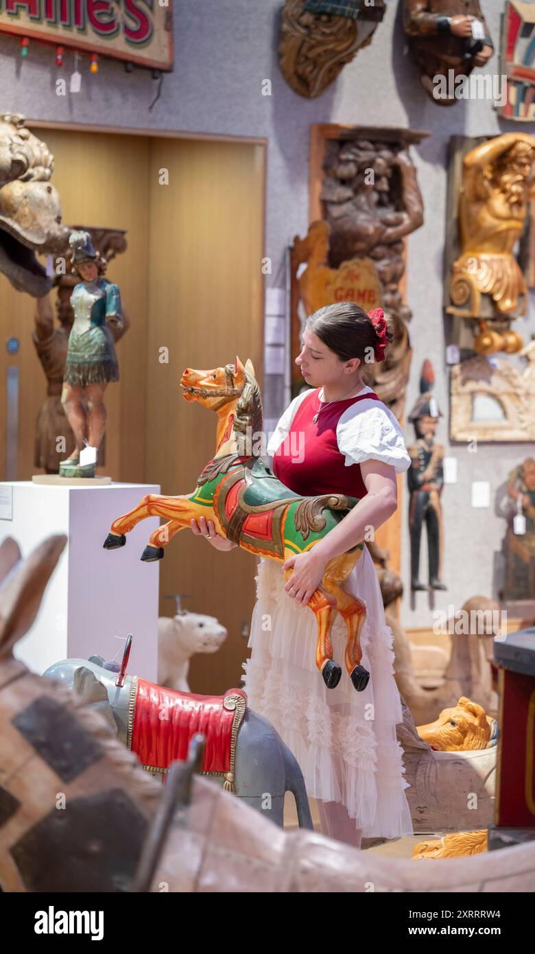 Bonhams, London, Großbritannien. August 2024. Die Messe kommt nach ...