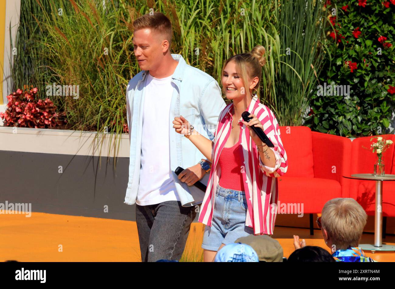 Neonlicht in der ARD TV-Show immer wieder Sonntags im Europa-Park. Rust, 11.08.2024 ...