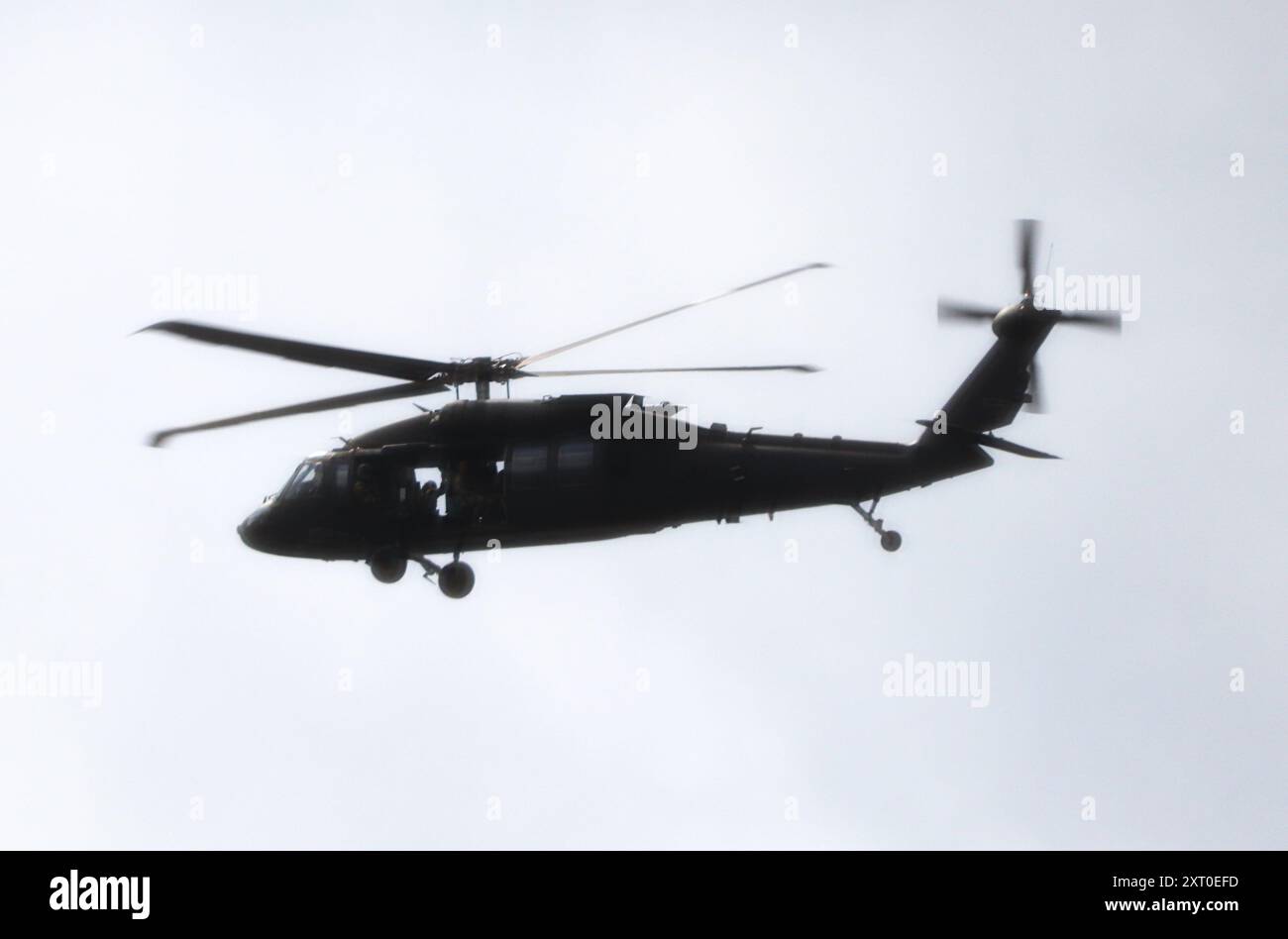 Eine Besatzung des 2nd Battalion der Minnesota National Guard, 147th ...