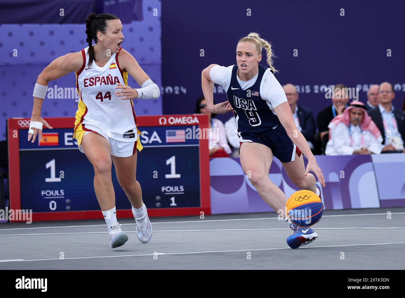 PARIS, FRANKREICH - 5. AUGUST: Gracia Alonso aus Spanien und Hailey van ...