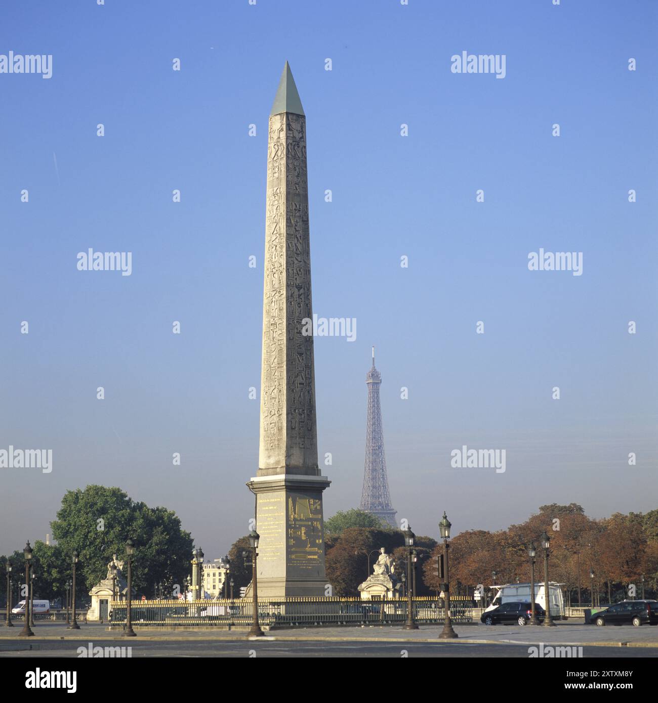Aegyptischer Obelisk aus Luxor, mit Hieroglyphen aus der Zeit Ramses II ...