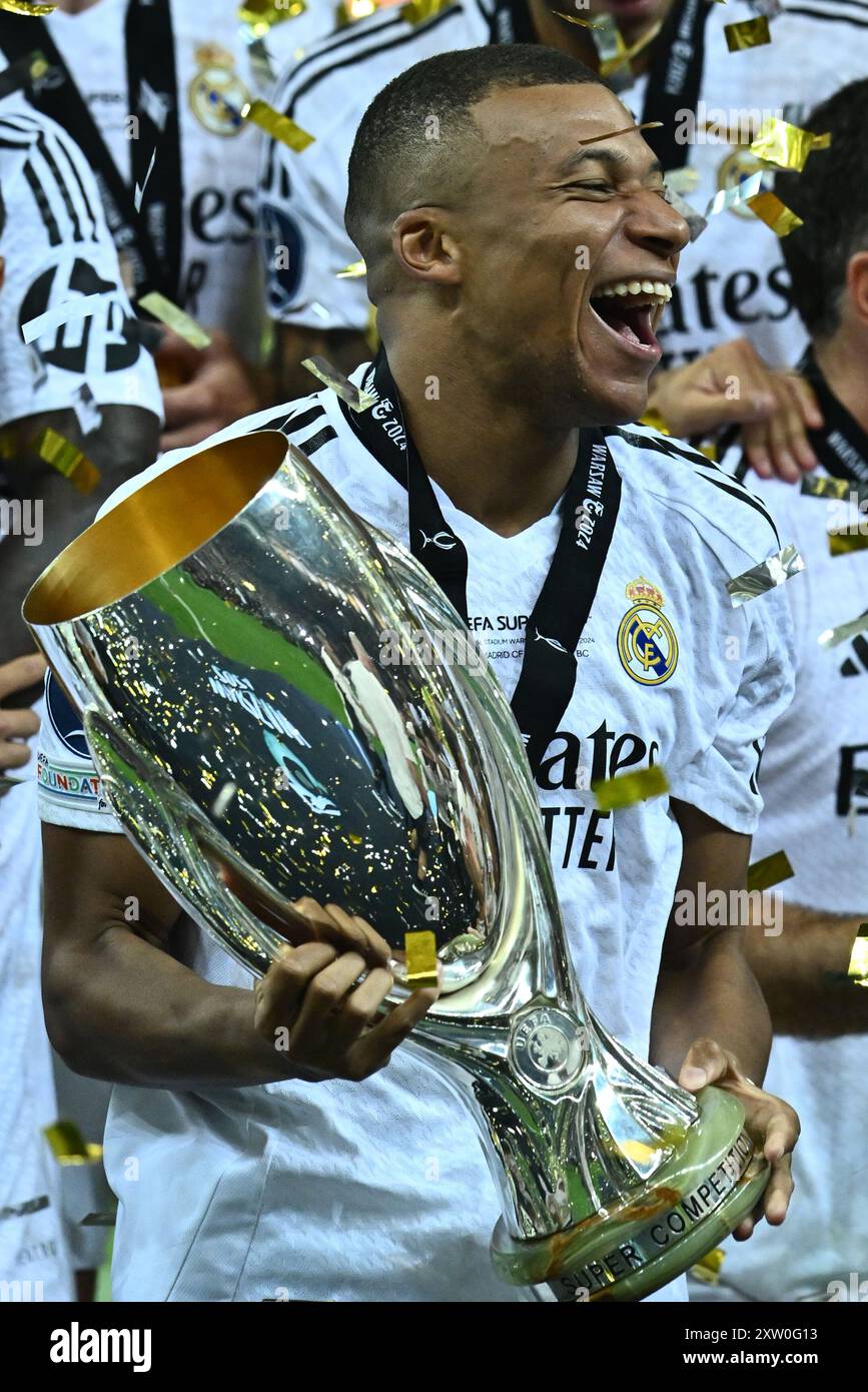 WARSCHAU, POLEN - 14. AUGUST: Kylian Mbappe von Real Madrid feiert mit ...