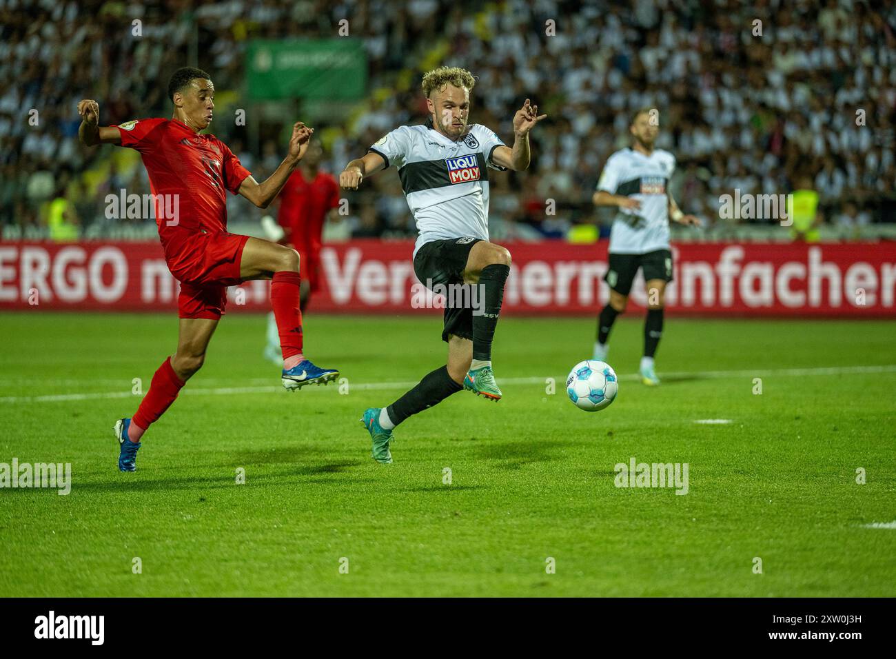 Philipp Strompf (SSV Ulm 1846 Fussball, #32), Jamal Musiala (FC Bayern München, #42) GER, SSV ...
