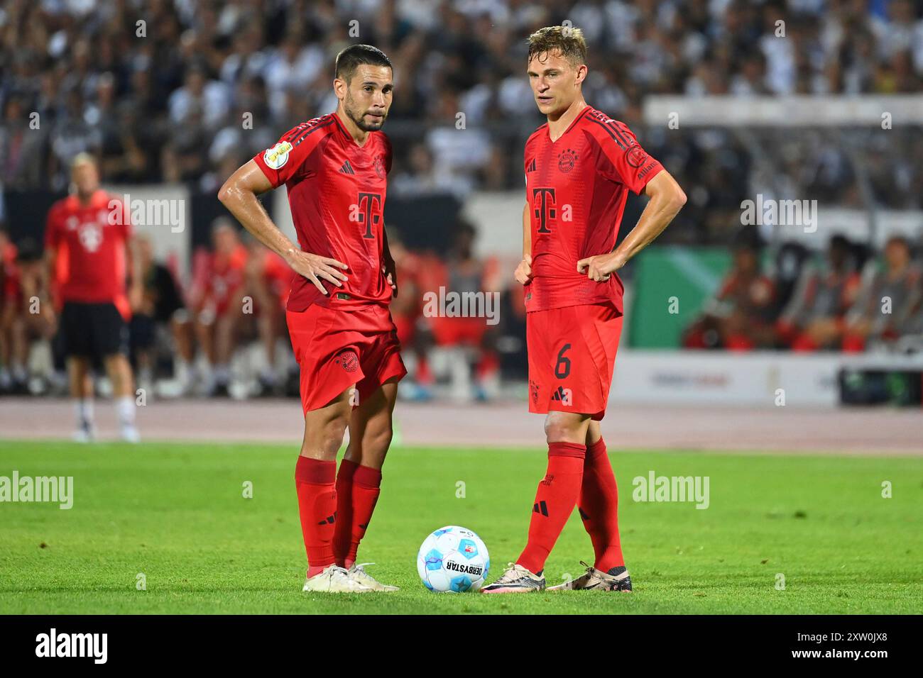 Ulm, Deutschland. August 2024. Von links: Raphael GUERREIRO (FC Bayern ...