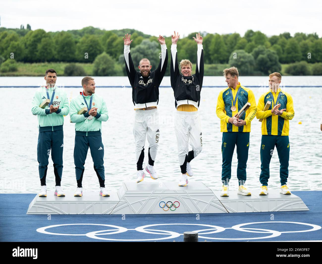 SCHOPF Jacob, LEMKE Max (Deutschland) jubeln bei der Siegerehrung auf ...