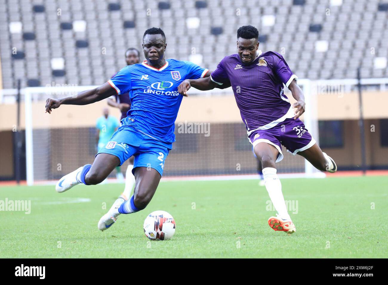 Kampala, Uganda. August 2024. Arnold Odong (L) von SC Villa und Simon ...
