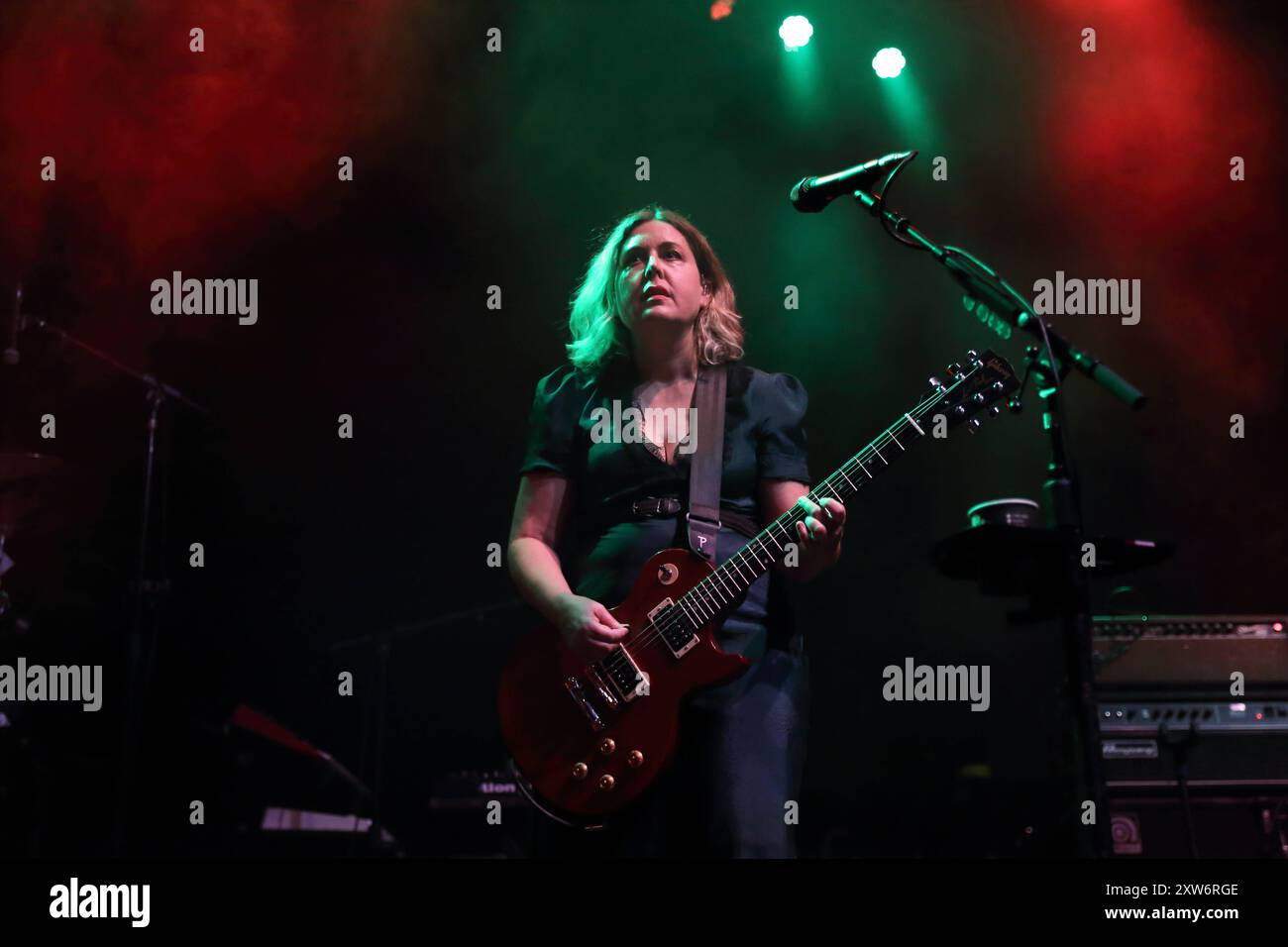 Corin Tucker von der Band Sleater-Kinney bei einem Konzert im ...