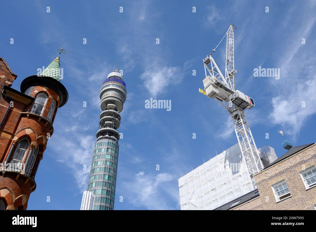 London, Großbritannien. BT Tower (1964 - früher Post Office Tower) in ...