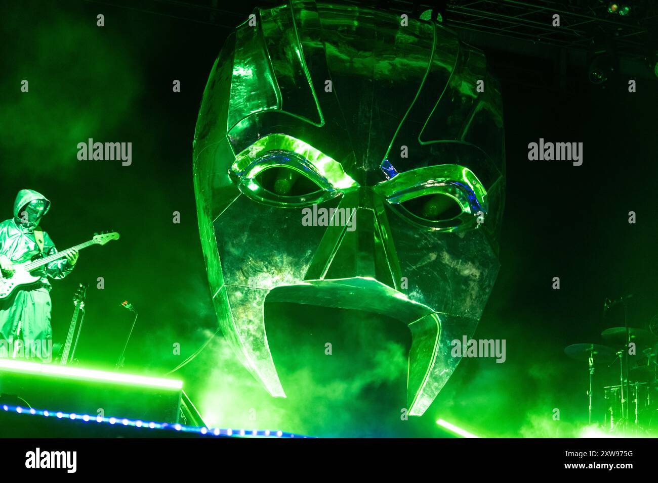 Der deutsche Rapper Marten Laciny Marteria mit seinem Alter Ego ...