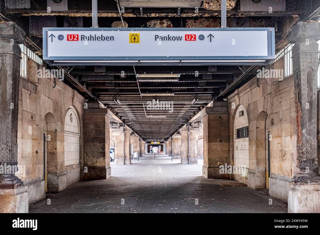 U-Bahn U2 Linie Bulowstraße die erhöhte U-Bahn Linie U2 an der Bulow ...