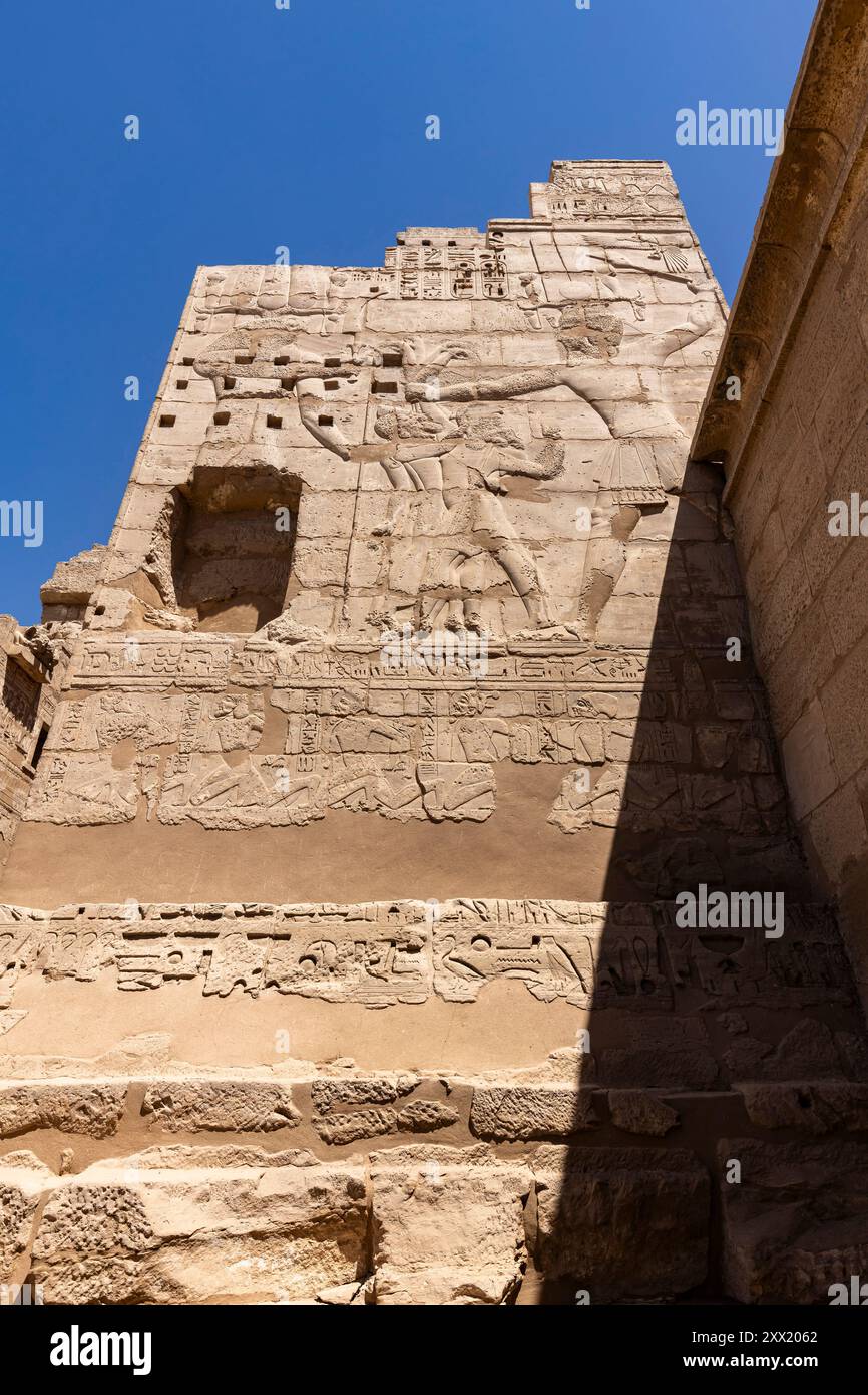 Medinet Habu, Migdol Gate (Pylon), der Totentempel von Ramesses III ...