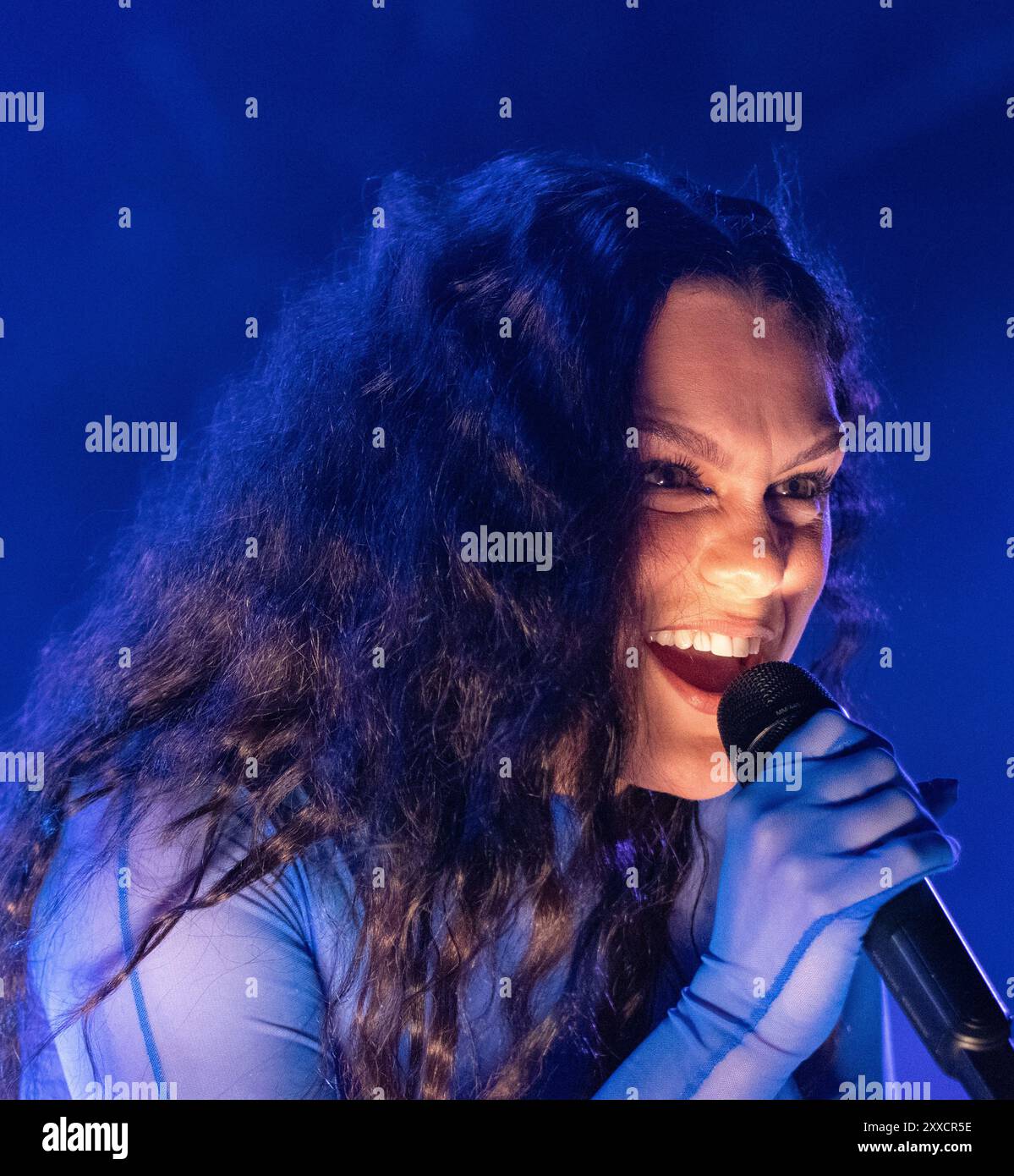 Jessie J (Jessica Ellen Cornish) bringt Manchester Stolz am ersten ...