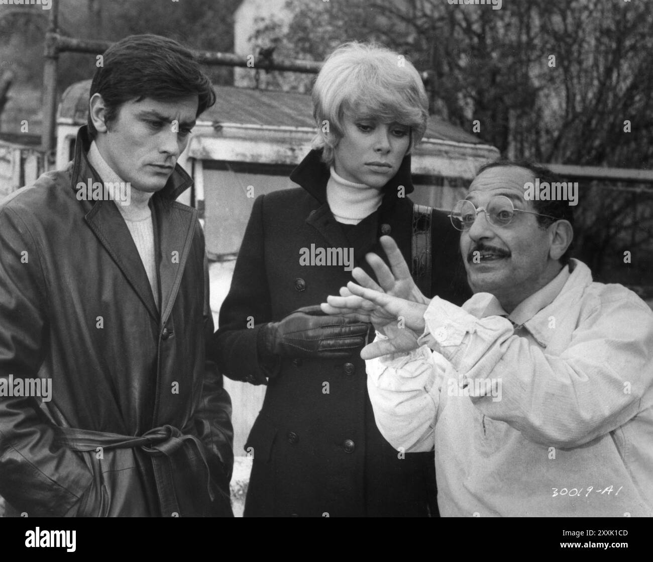 Der französische Schauspieler ALAIN DELON und MIREILLE DARC am Set von ...