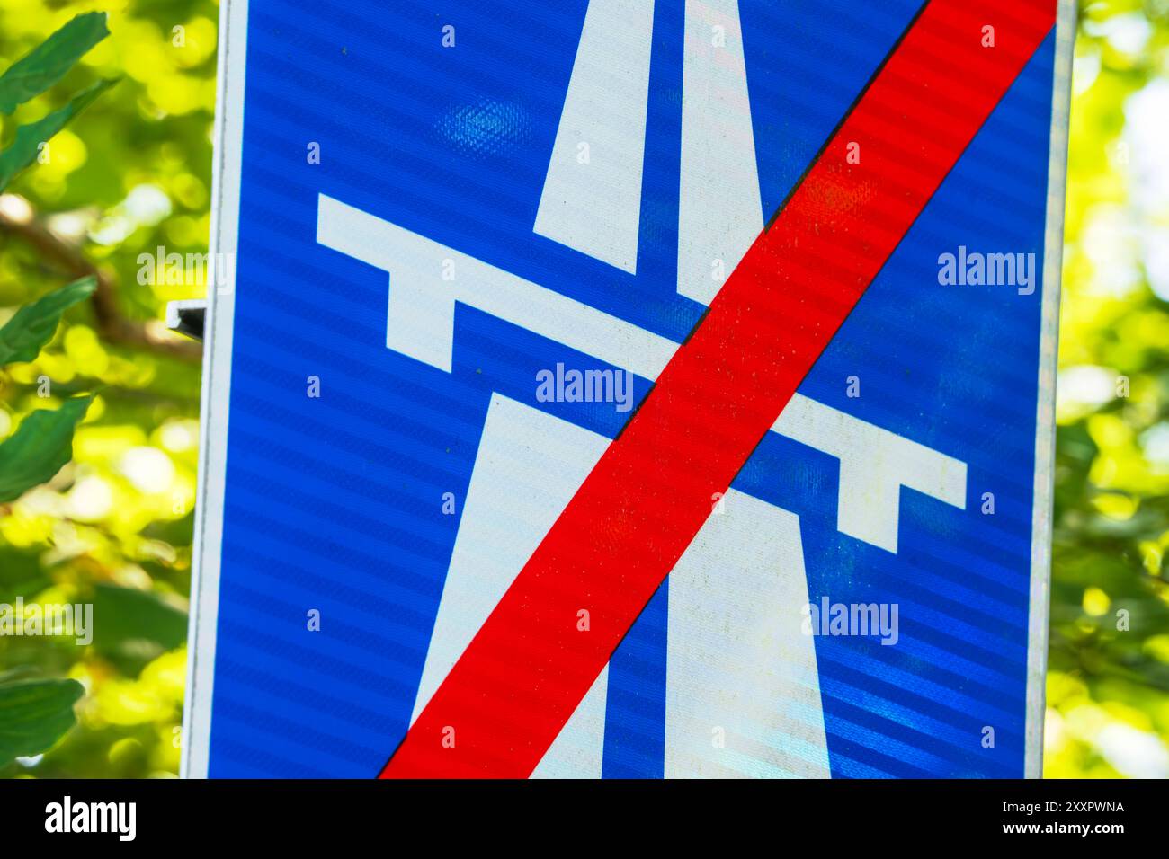 Autobahnende, Schild an einer Autobahnabfahrt, München, August 2024 ...