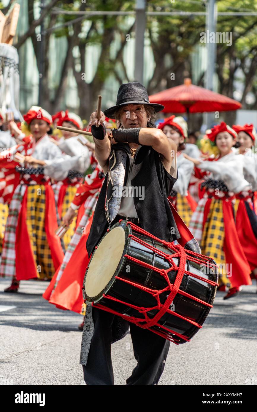 Tokio, Japan - 25. August 2024: 'Super Yosakoi' Parade, sehr populäres ...