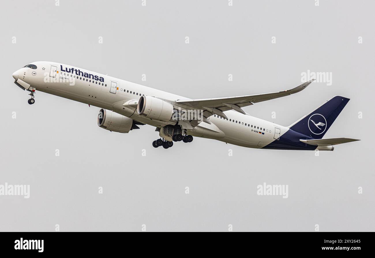 München, 7. April 2024: Ein Lufthansa Airbus A350-941 befindet sich ...