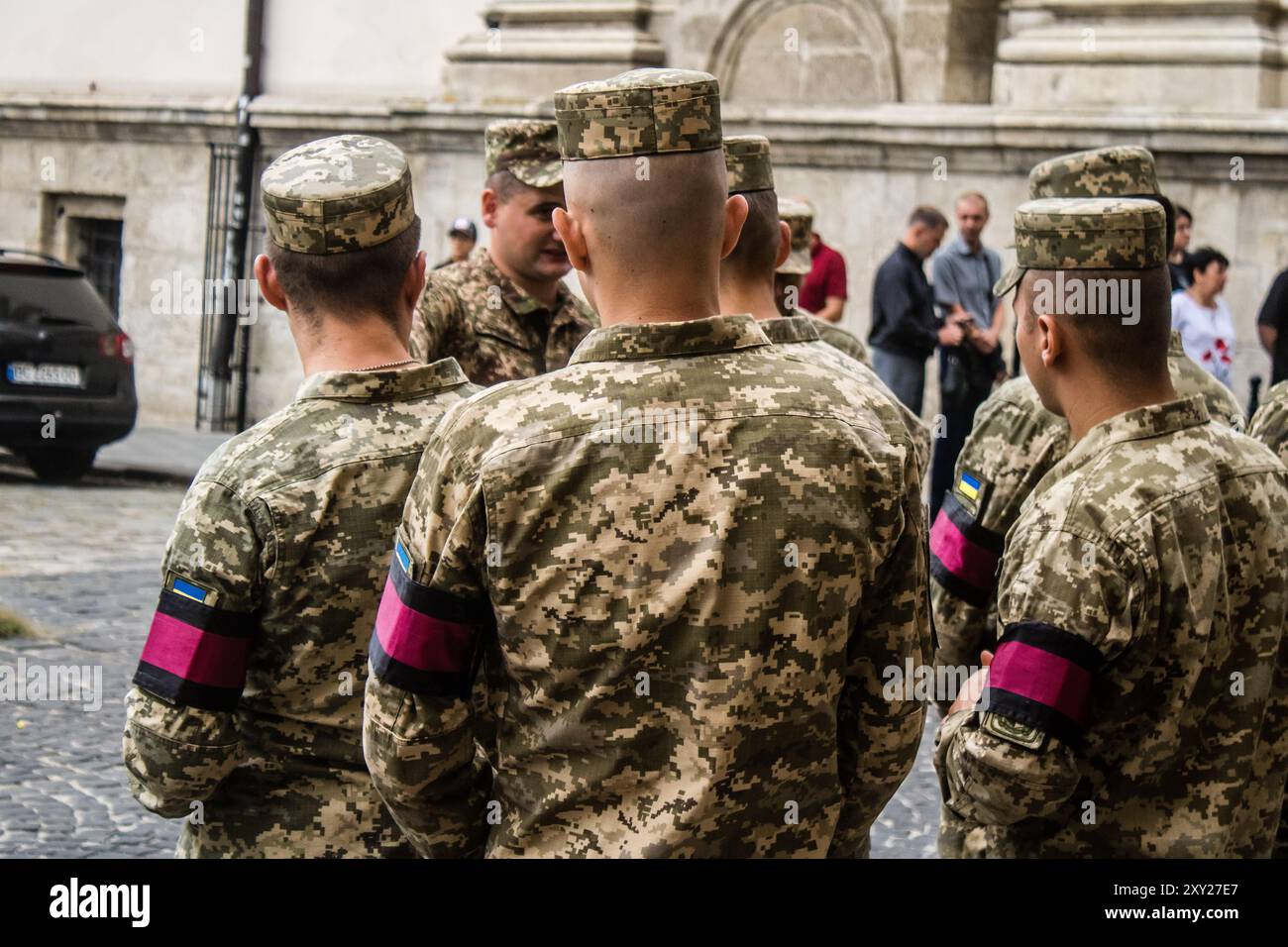 Lemberg, Ukraine, 27. August 2024 militärische Beerdigungszeremonie in ...