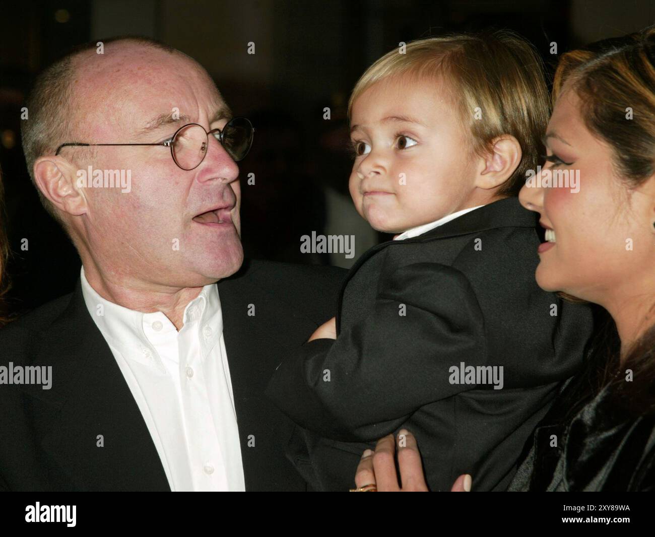 Phil Collins mit Sohn Nicholas Collins und Ehefrau Orianne Cevey ...