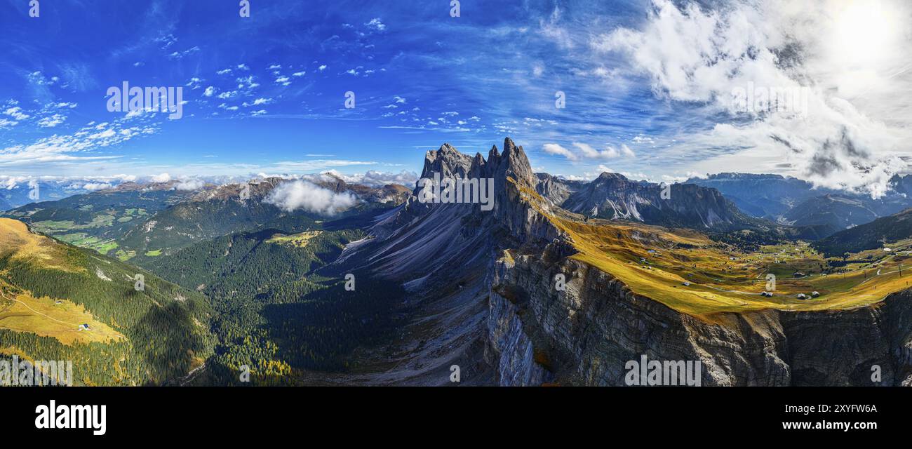 Die Gipfel SAS Rigais und Furchetta der Geisler-Gruppe, Weitwinkelfoto ...