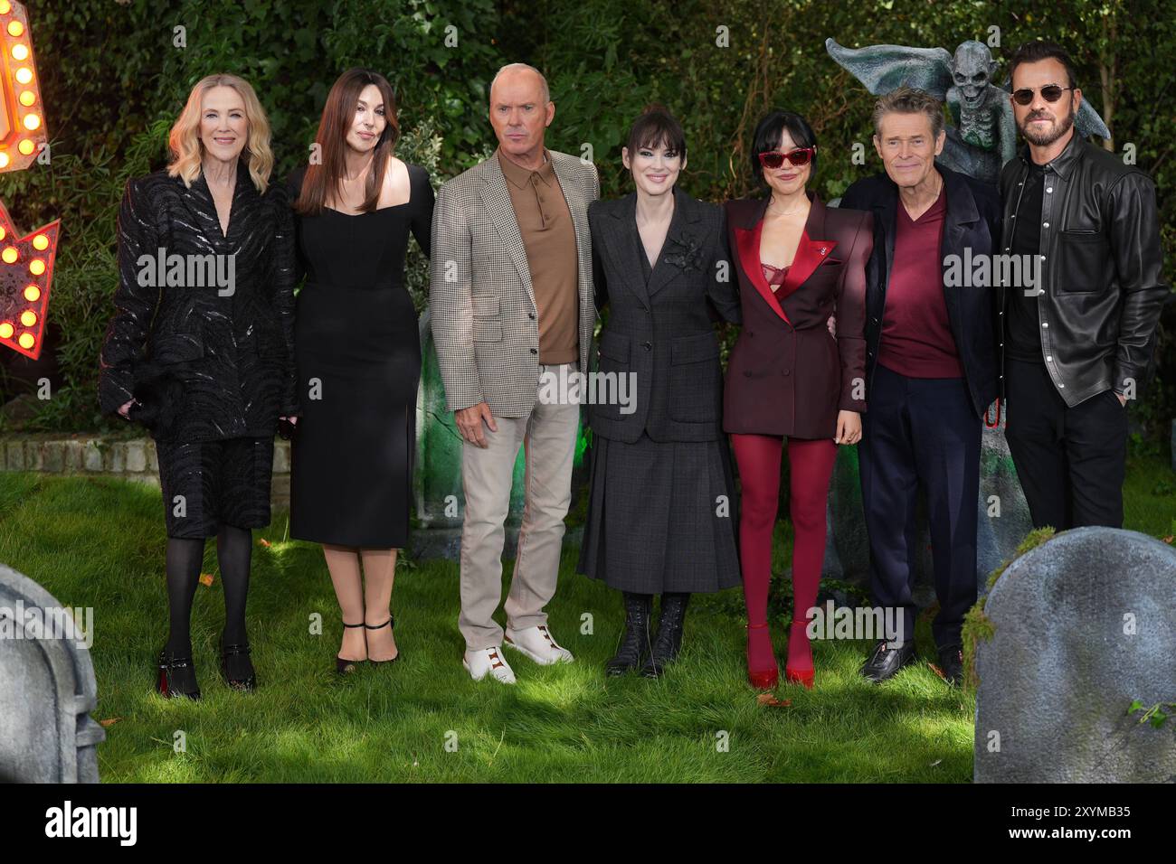 (Links-rechts) Catherine O'Hara, Monica Bellucci, Michael Keaton ...