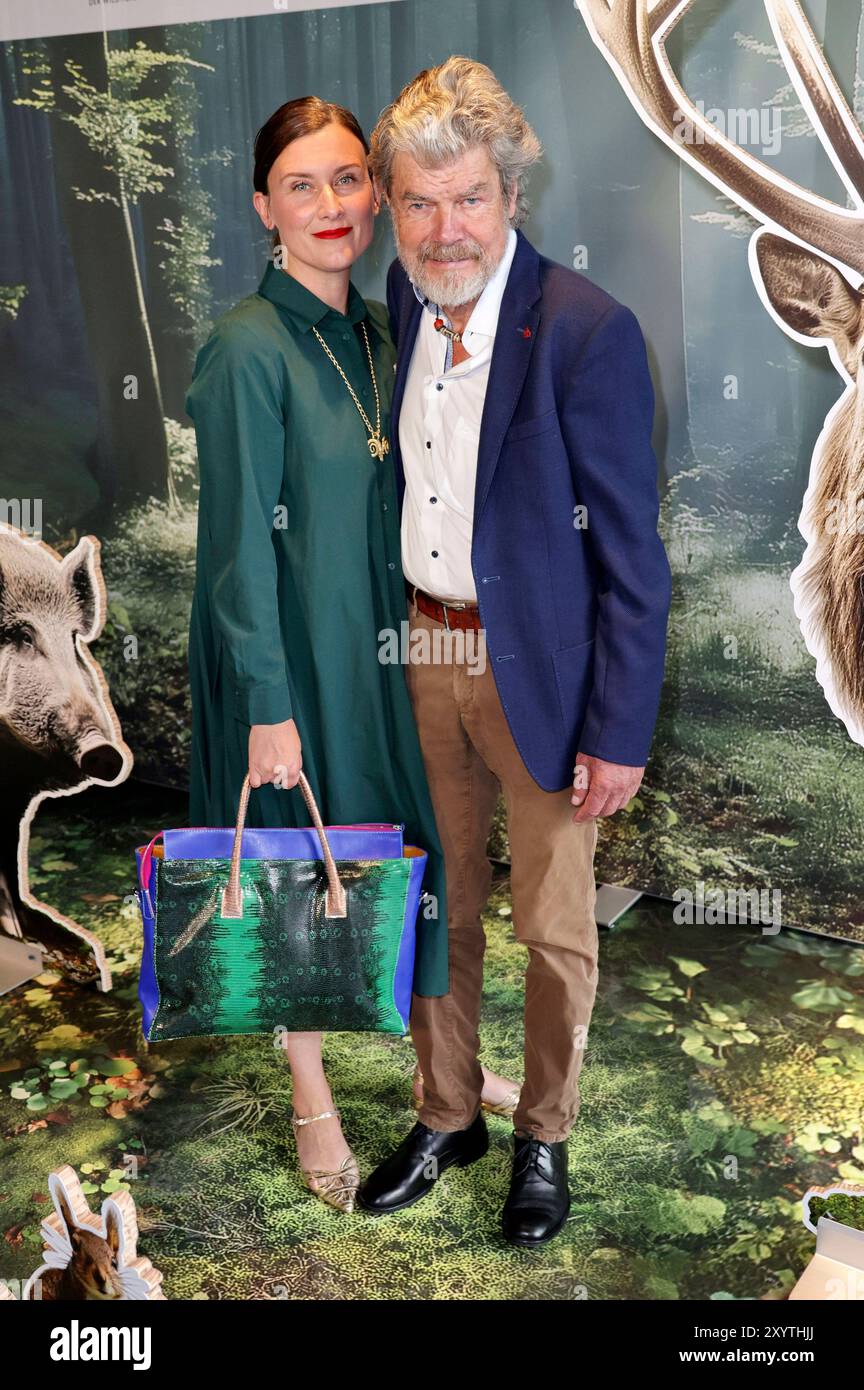 Reinhold Messner mit Ehefrau Diane Messner bei der Eröffnung der ...